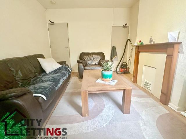 4 bedroom terraced house to rent