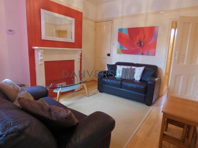 4 bedroom terraced house to rent