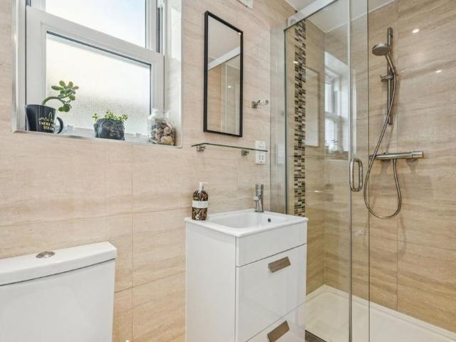 4 bedroom terraced house to rent