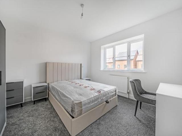 4 bedroom terraced house to rent