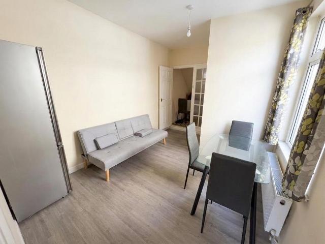 4 bedroom terraced house to rent
