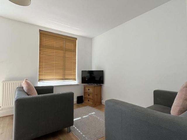 4 bedroom terraced house to rent