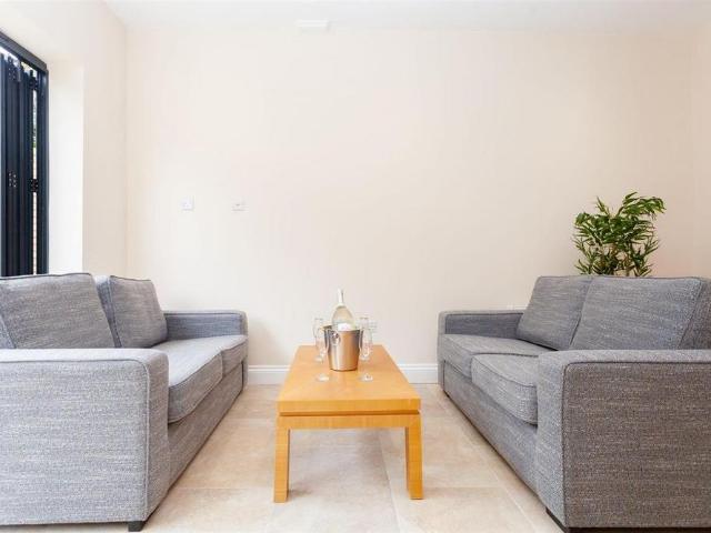 4 bedroom terraced house to rent