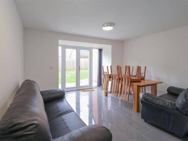 4 bedroom terraced house to rent