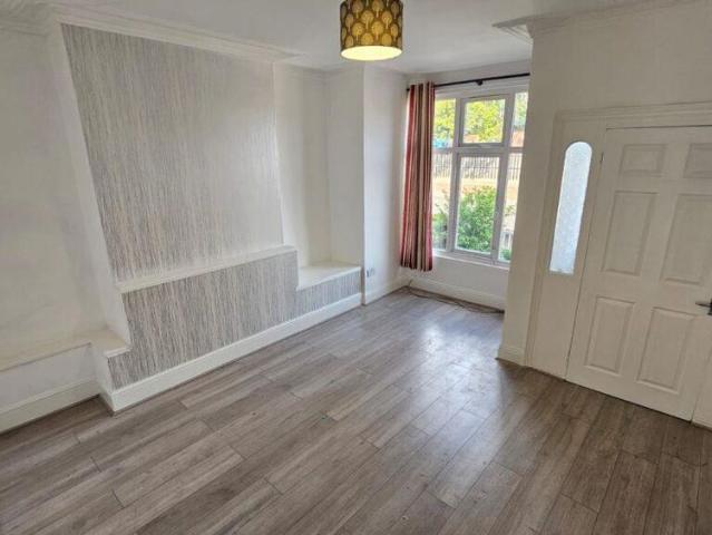 4 bedroom terraced house to rent