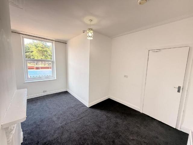 4 bedroom terraced house to rent