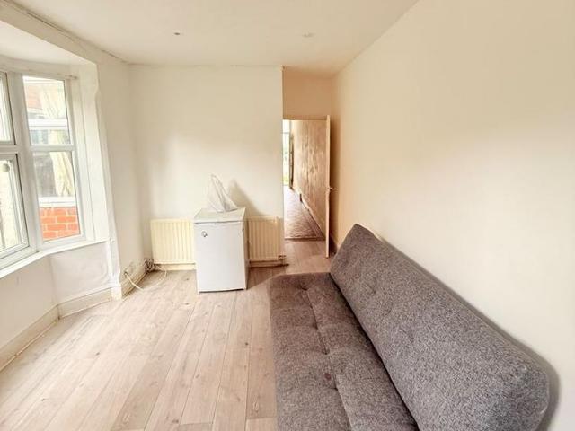4 bedroom terraced house to rent
