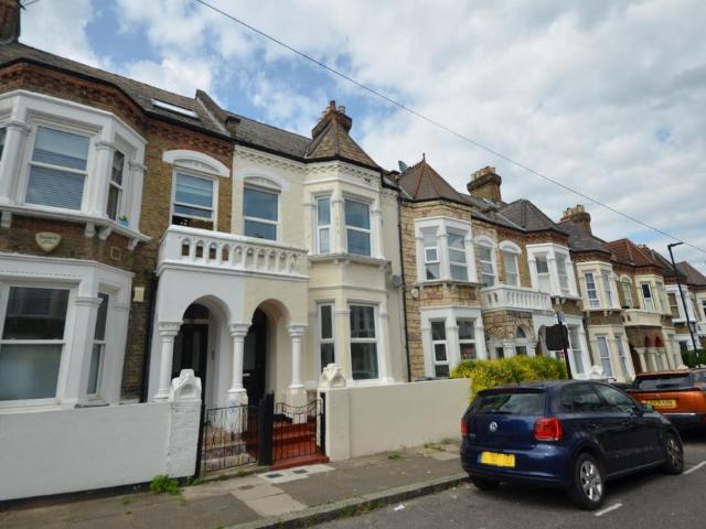 4 bedroom terraced house to rent