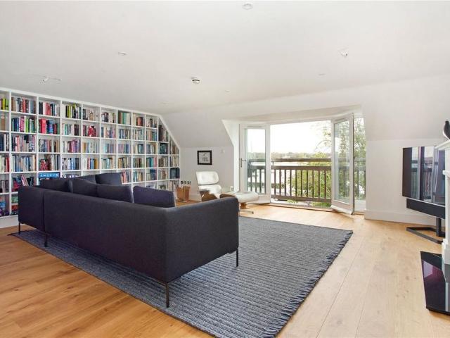 4 bedroom terraced house to rent