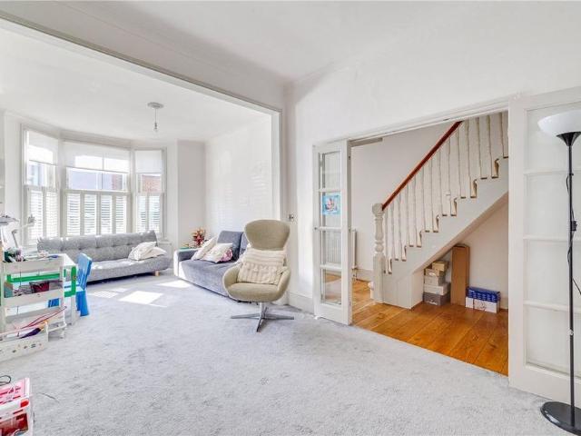 4 bedroom terraced house to rent