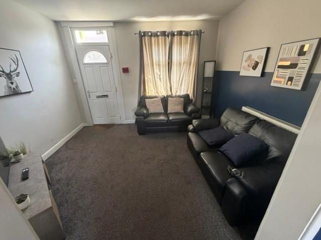 4 bedroom terraced house to rent