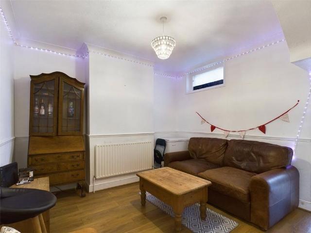 4 bedroom terraced house to rent