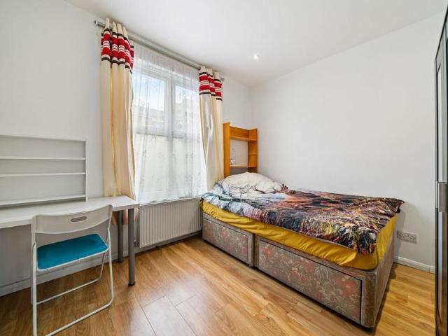 4 bedroom terraced house to rent