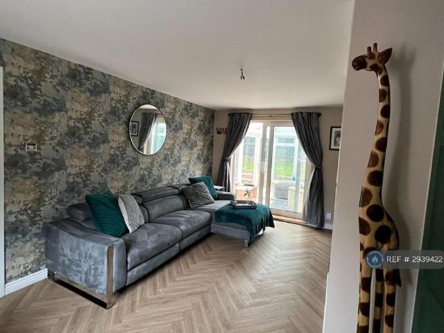 4 bedroom terraced house to rent