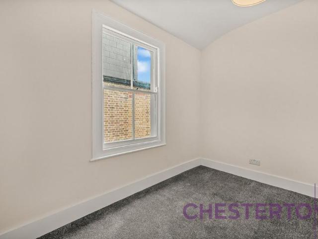 4 bedroom terraced house to rent