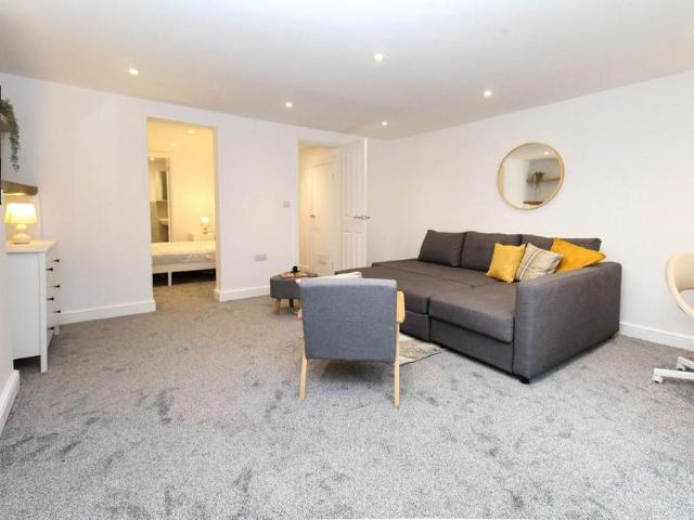 4 bedroom terraced house to rent