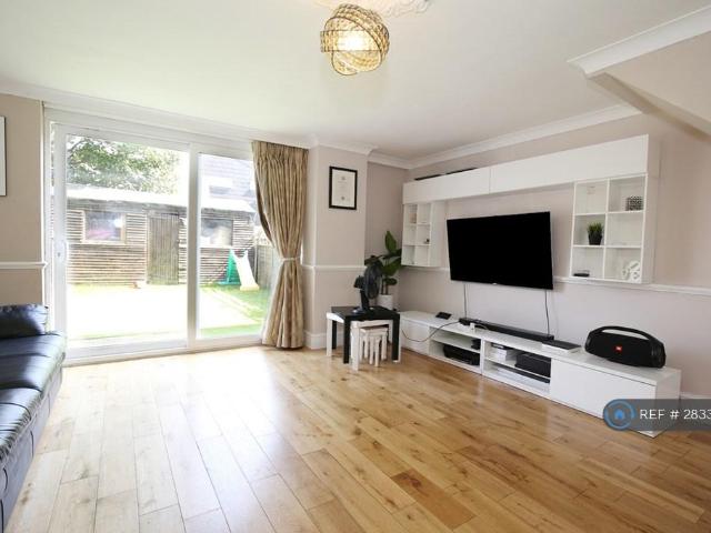 4 bedroom terraced house to rent