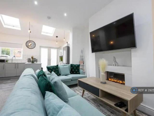 4 bedroom terraced house to rent