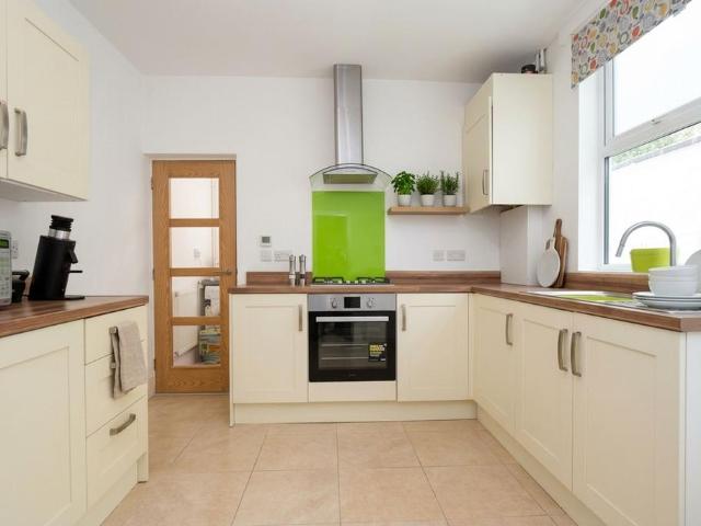 4 bedroom terraced house to rent