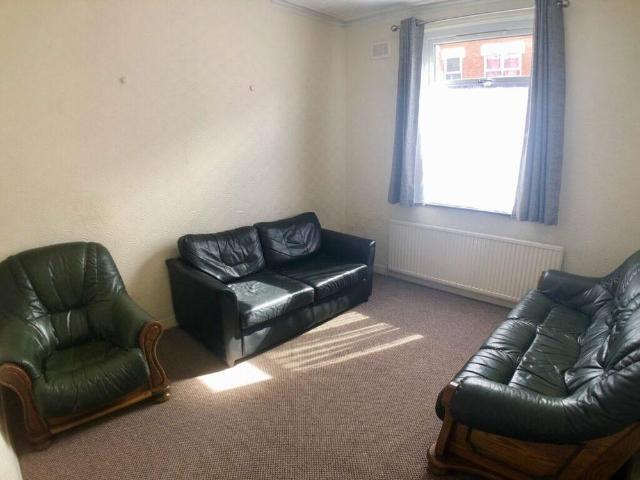 4 bedroom terraced house to rent
