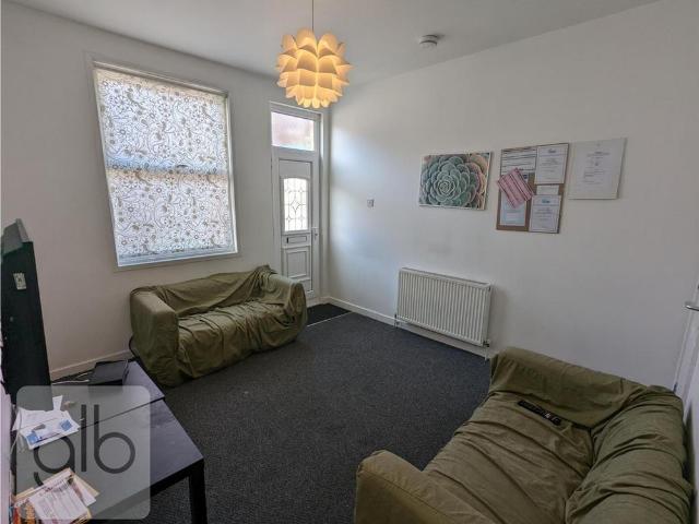 4 bedroom terraced house to rent