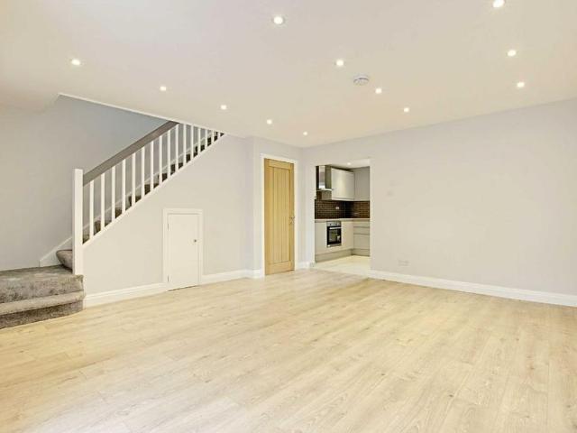 4 bedroom terraced house to rent