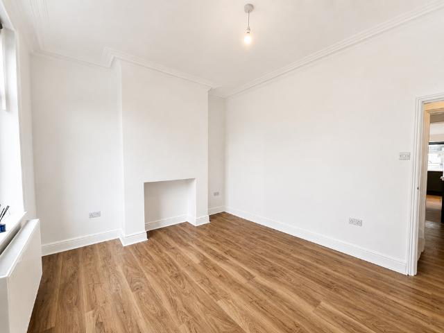 4 bedroom terraced house to rent