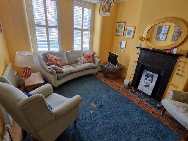 4 bedroom terraced house to rent