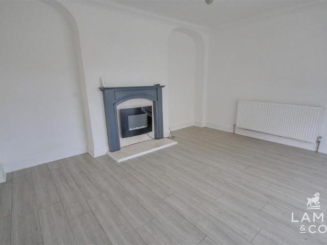 4 bedroom terraced house to rent