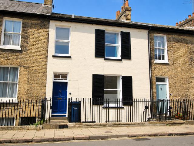 4 bedroom terraced house to rent