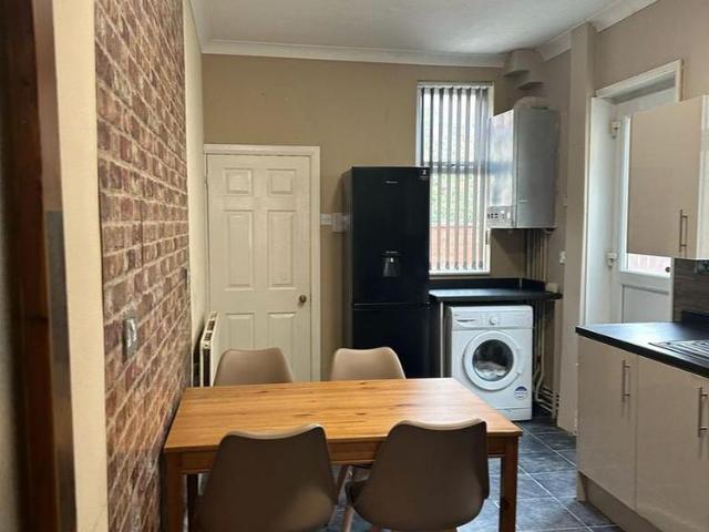 4 bedroom terraced house to rent