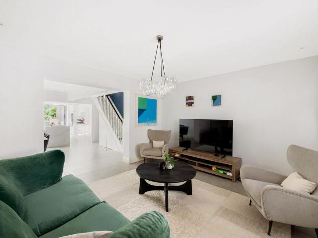 4 bedroom terraced house to rent