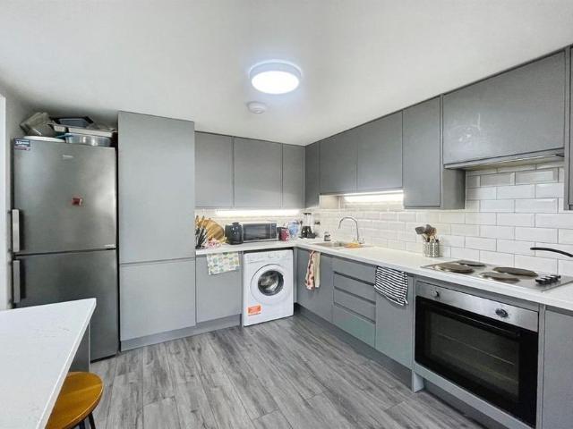 4 bedroom terraced house to rent