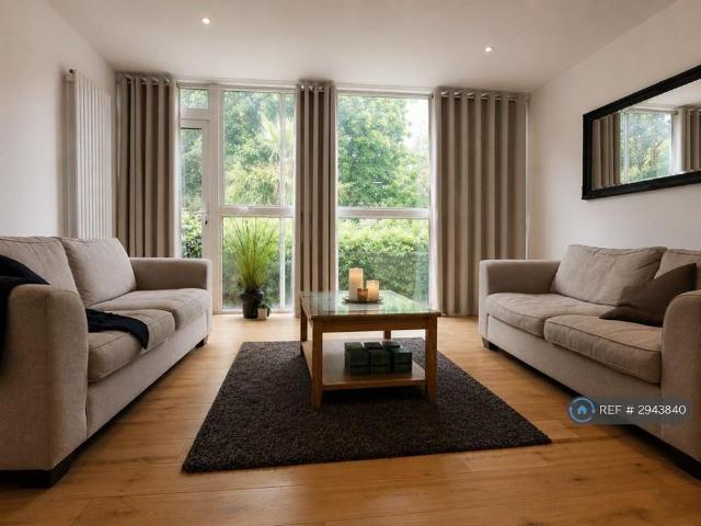 4 bedroom terraced house to rent