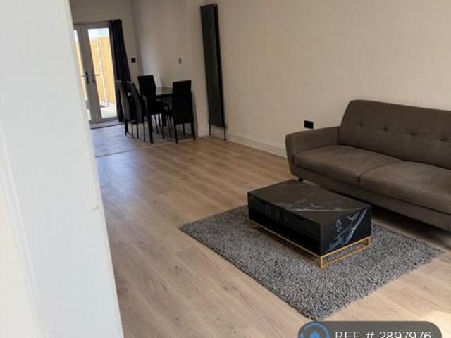 4 bedroom terraced house to rent