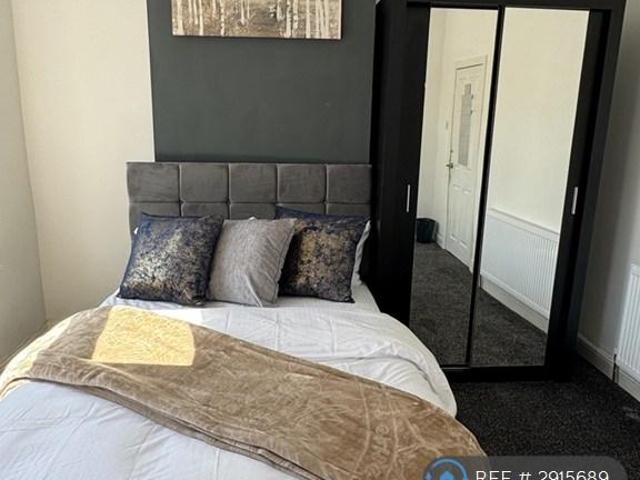 4 bedroom terraced house to rent