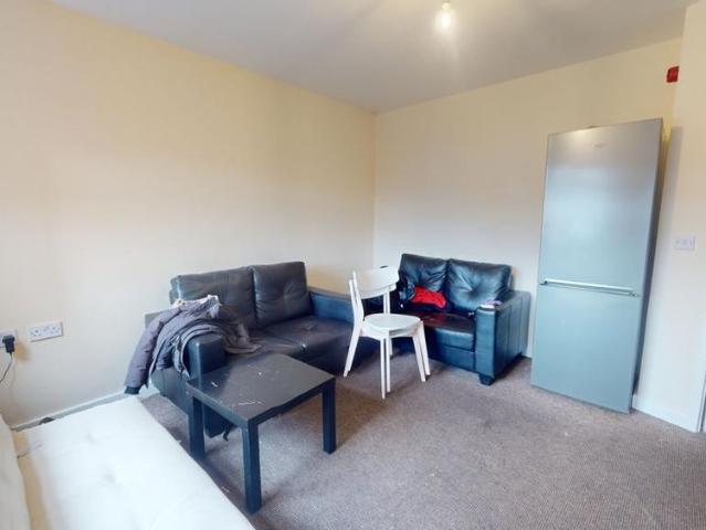 4 bedroom terraced house to rent