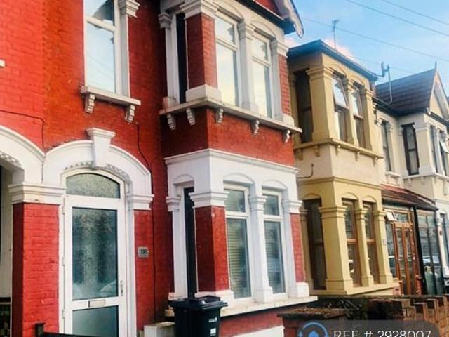 4 bedroom terraced house to rent
