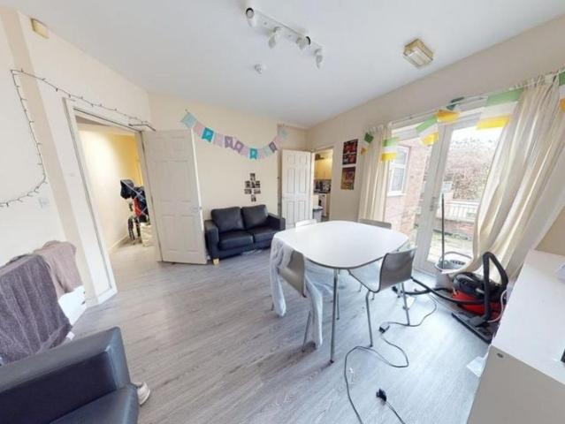 4 bedroom terraced house to rent