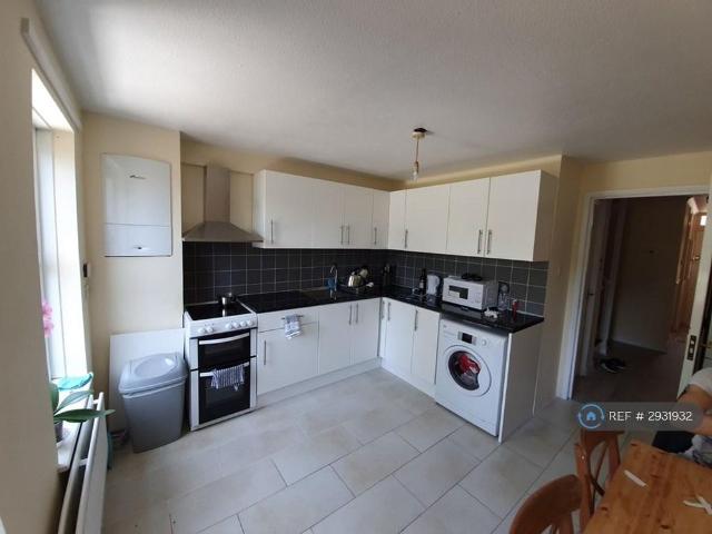 4 bedroom terraced house to rent