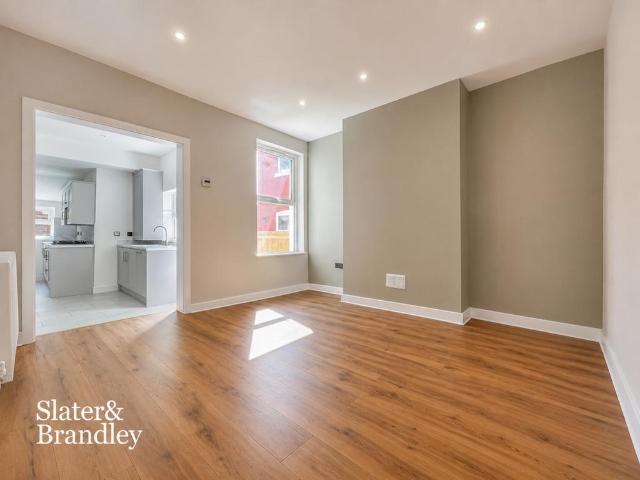 4 bedroom terraced house to rent