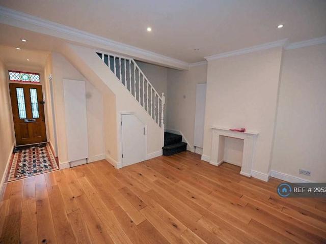 4 bedroom terraced house to rent
