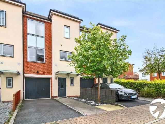 4 bedroom terraced house to rent