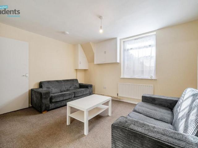 4 bedroom terraced house to rent