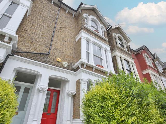 4 bedroom terraced house to rent
