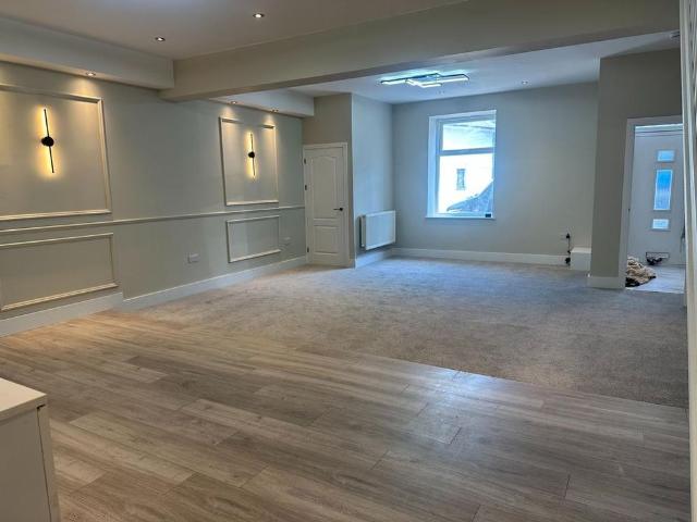 4 bedroom terraced house to rent