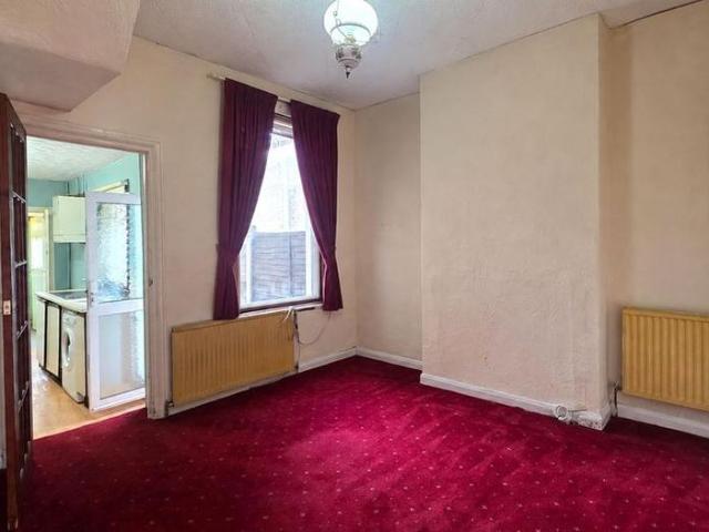 4 bedroom terraced house to rent