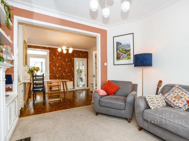 4 bedroom terraced house to rent