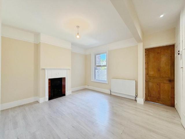 4 bedroom terraced house to rent
