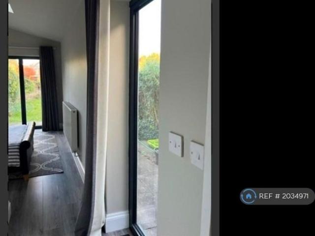 4 bedroom terraced house to rent
